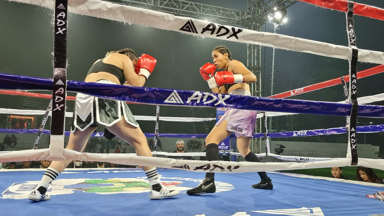 Sara Carmona sueña con llegar a la cima del boxeo