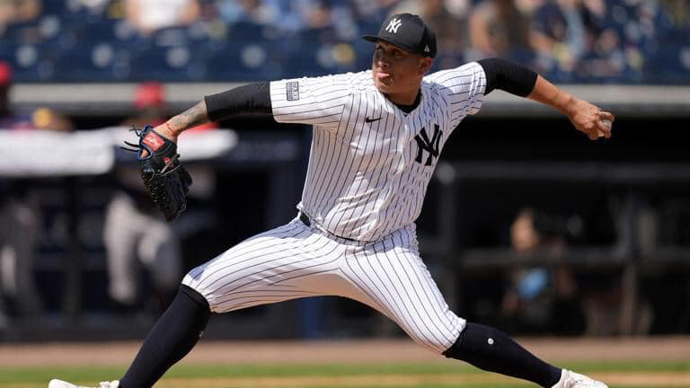 Lanza entrada perfecta con los Yankees el nayarita Víctor Aarón González