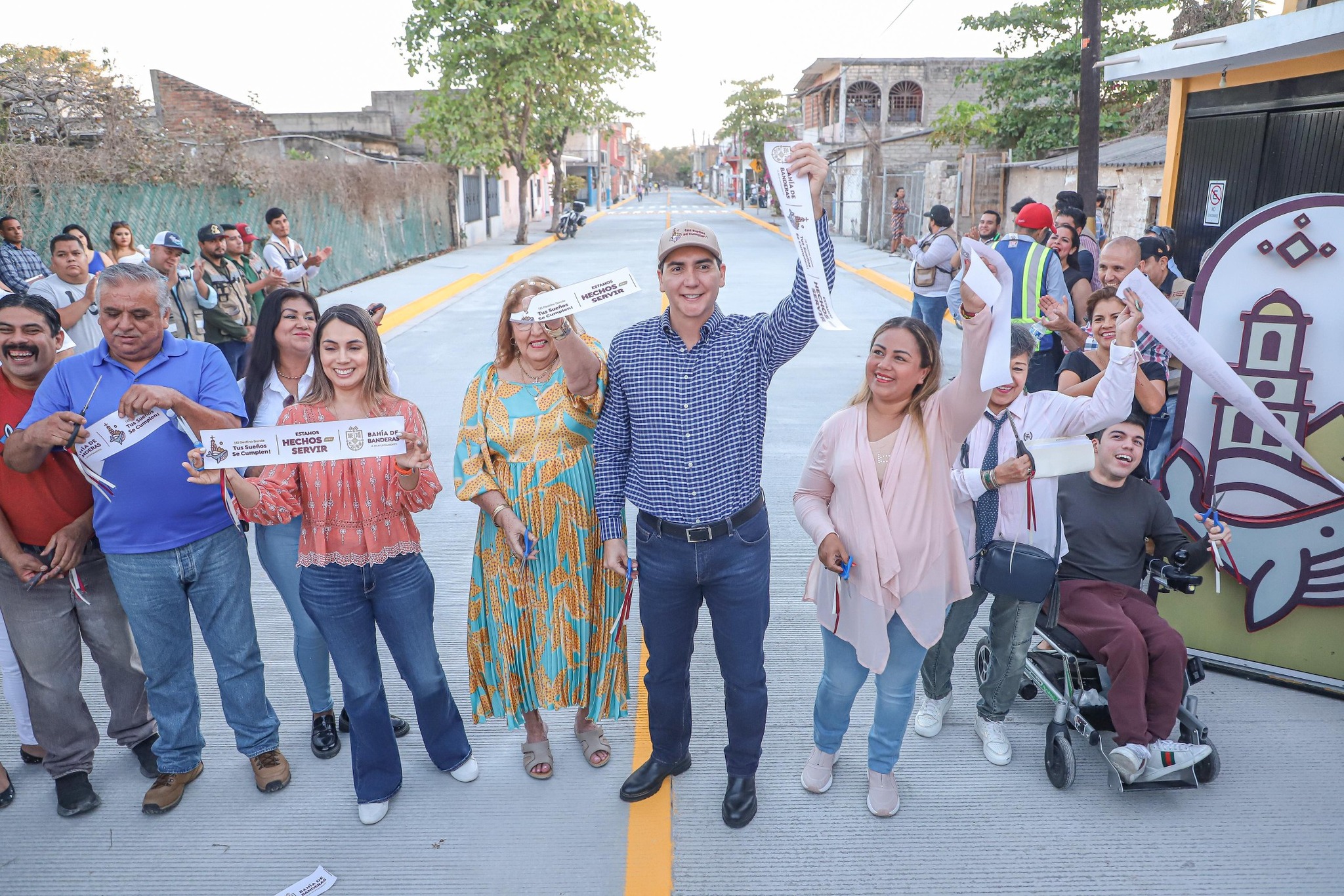Héctor Santana: Las calles que hacemos en Bahía de Banderas son para ...